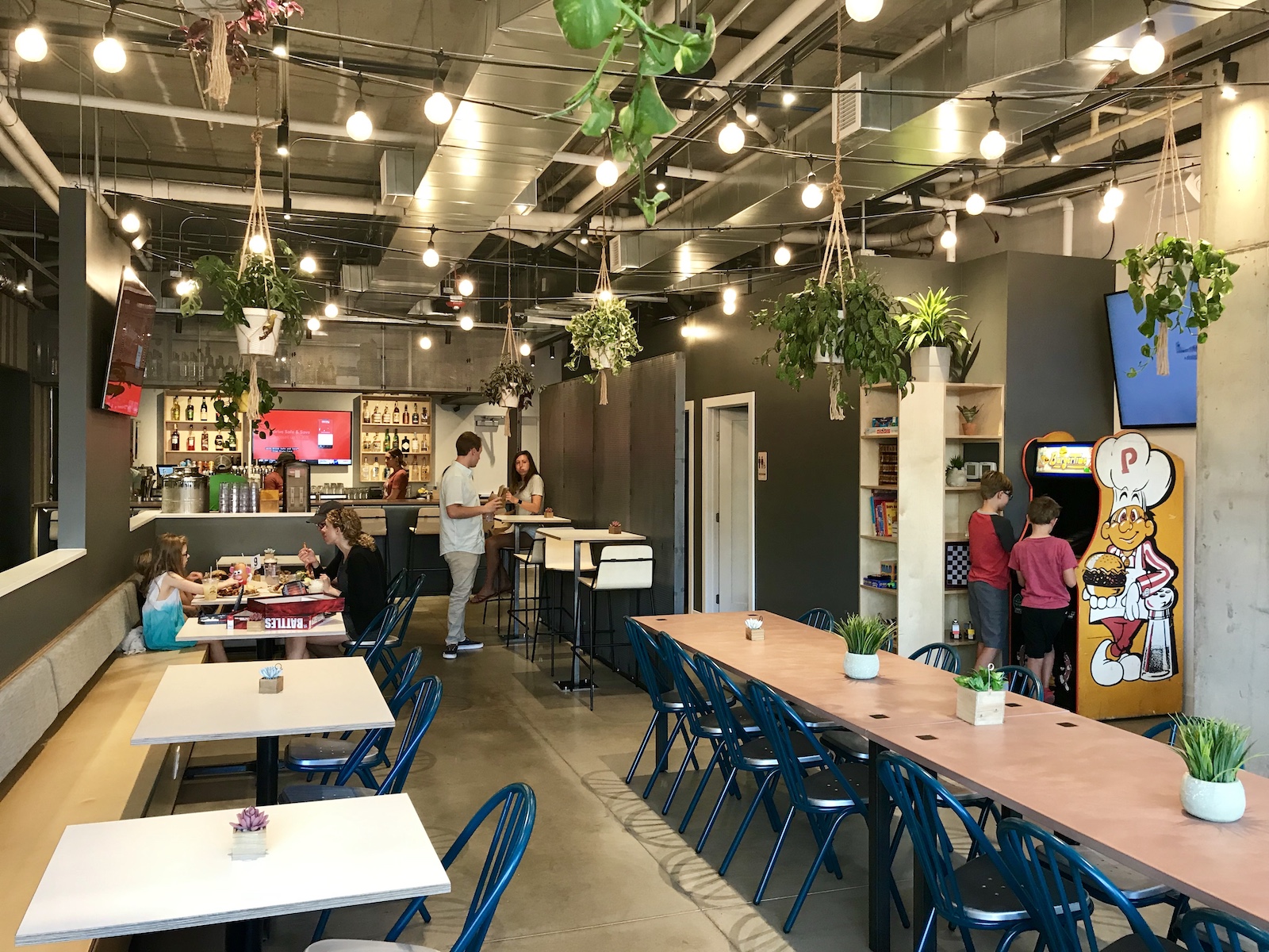 American Grind’s Brick-and-Mortar Restaurant Is Open in Wash Park W.