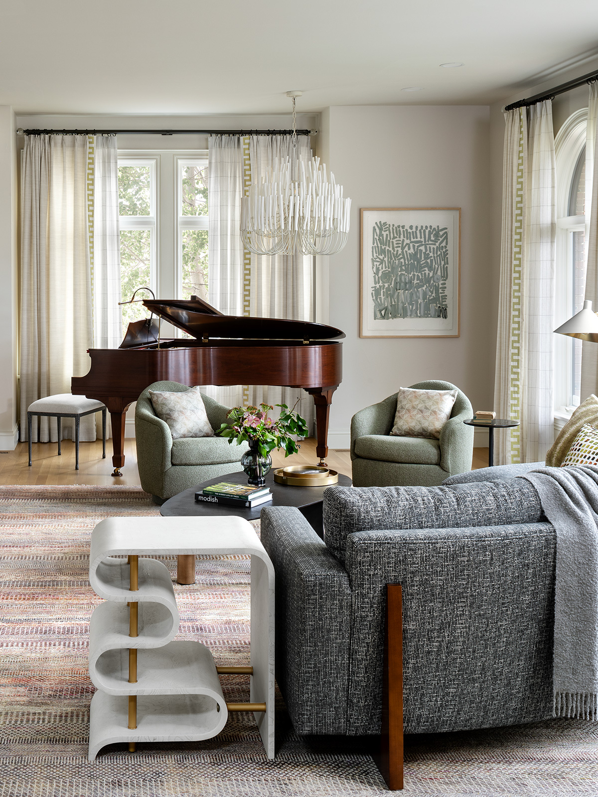 How Pops Of Color And Ample Curves Made A Classic Hilltop Home Into A ...