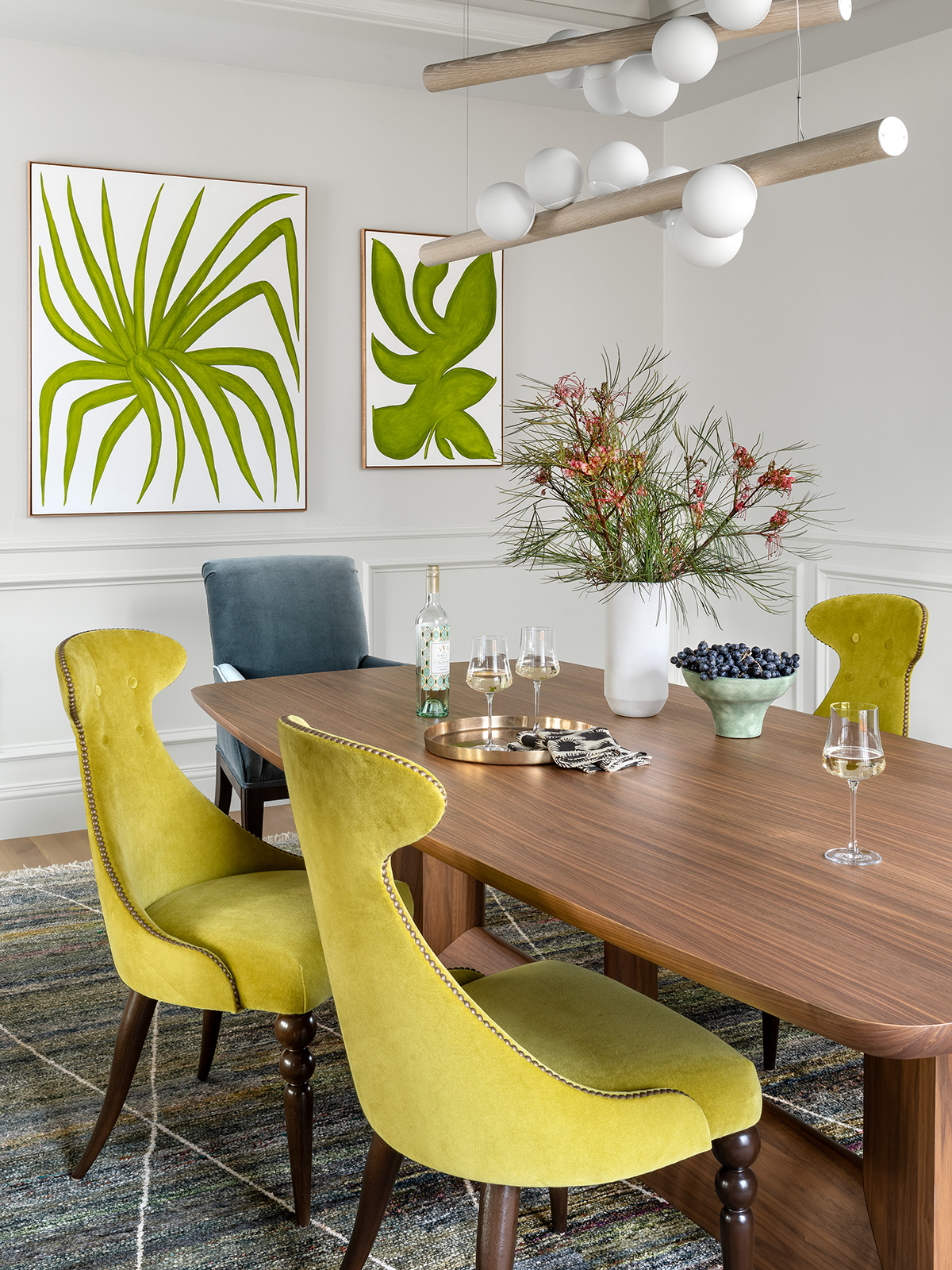 How Pops Of Color And Ample Curves Made A Classic Hilltop Home Into A ...