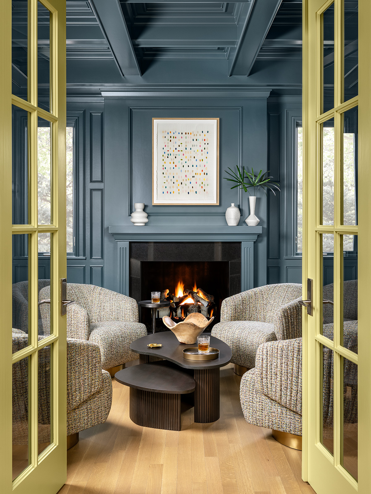 How Pops Of Color And Ample Curves Made A Classic Hilltop Home Into A ...