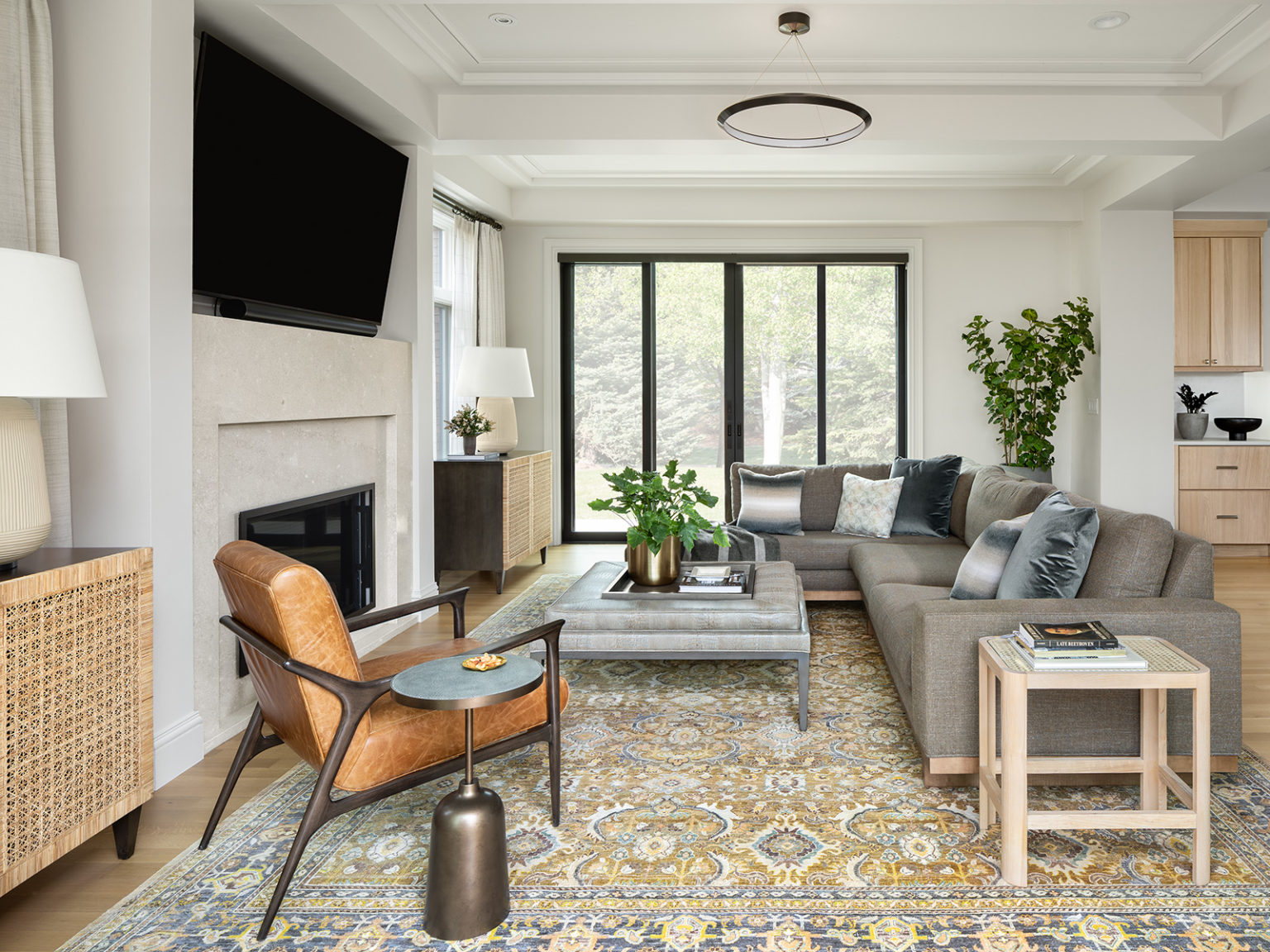 How Pops Of Color And Ample Curves Made A Classic Hilltop Home Into A ...