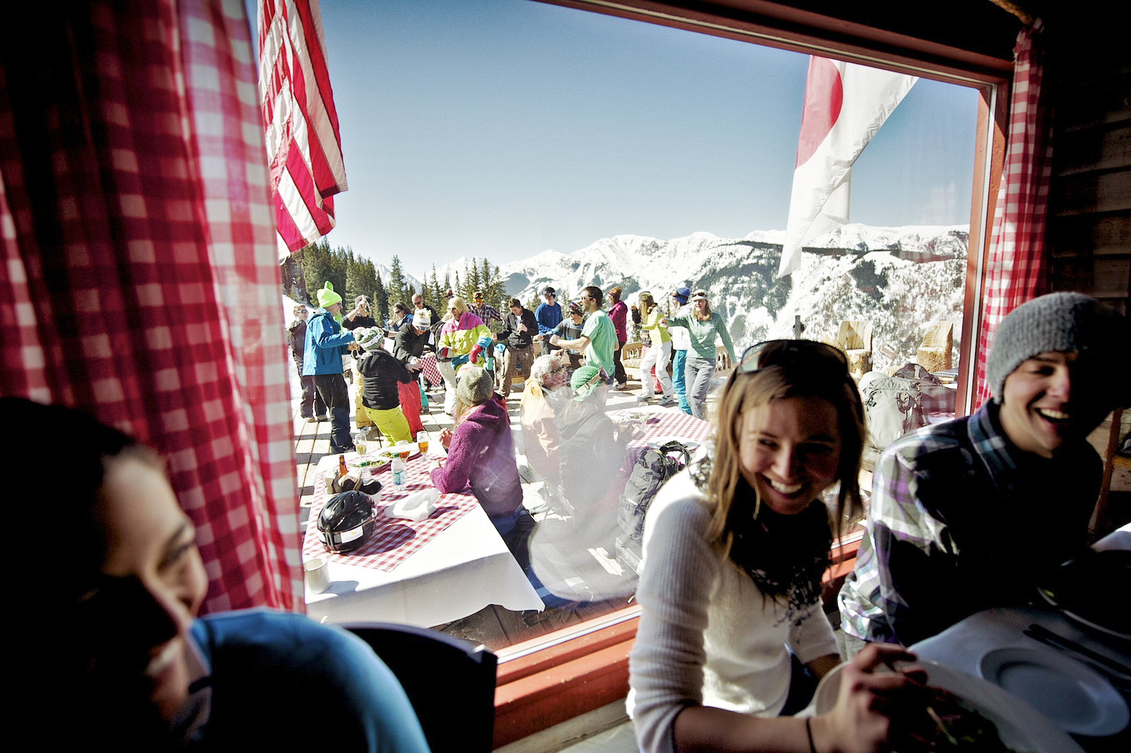 The Best Après-Ski Mountain Bars in Colorado